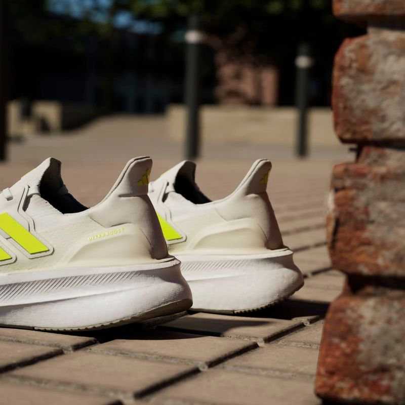 Adidas Tenis Ultraboost 5 blanco de mujer para correr - prochampions